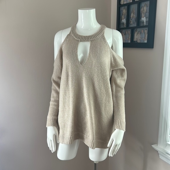 Tobi | Sweaters | Cold Shoulder Key Hole Sweater In Blush | Poshmark